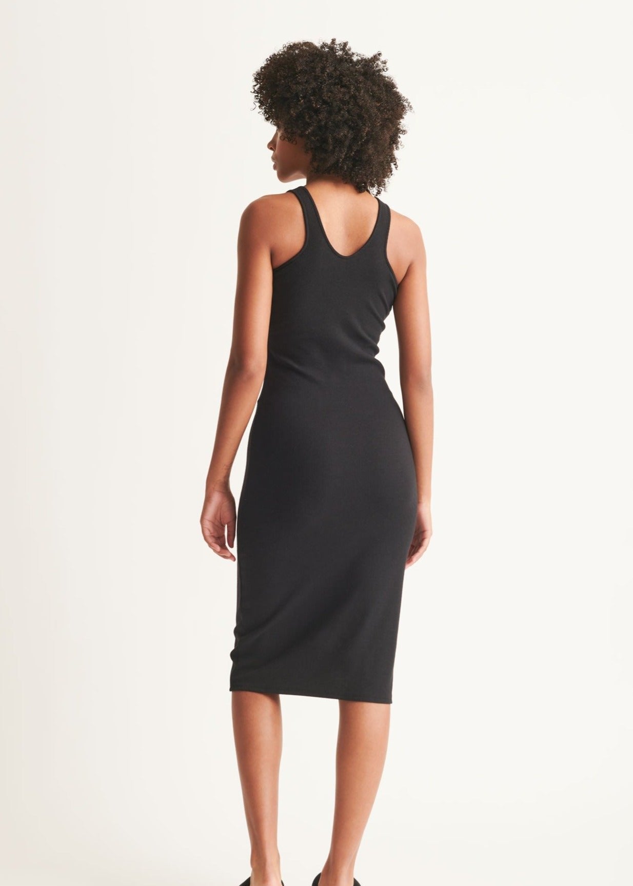 Dresses – Skin. Addressing the body.